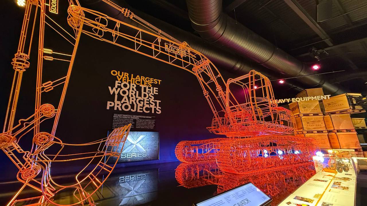 Engineering students enjoy incredible JCB Global Learning Centre visit ...